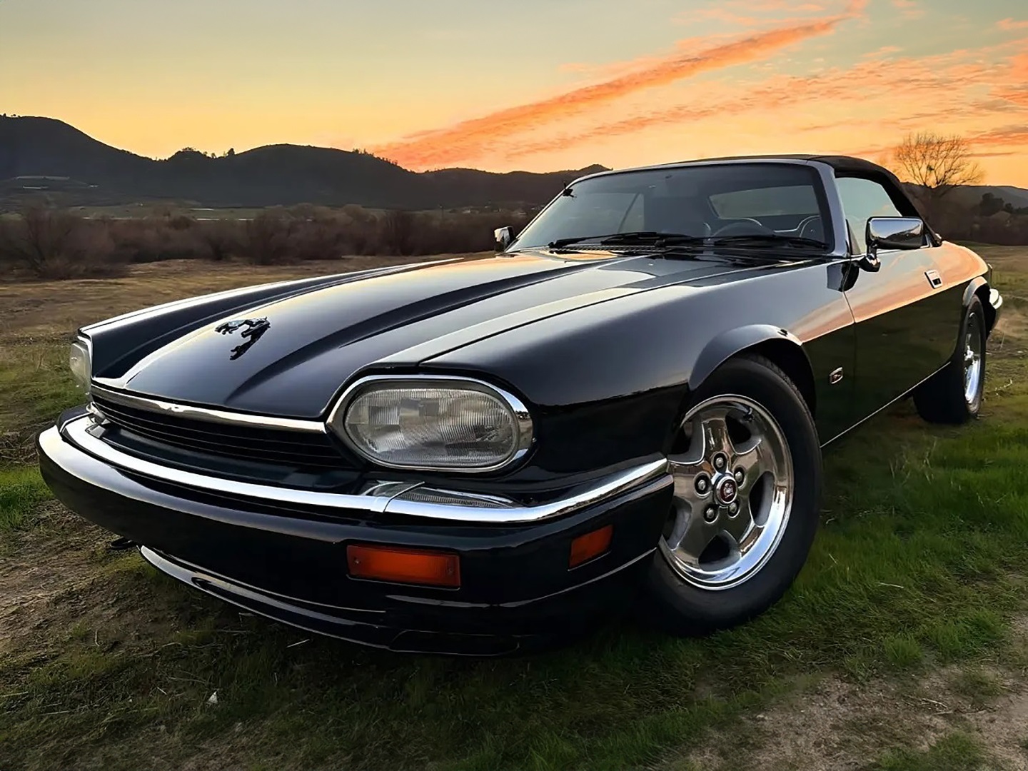 Zwei Klassiker der Automobilgeschichte: Jaguar XJS 4.0 Cabriolet ...