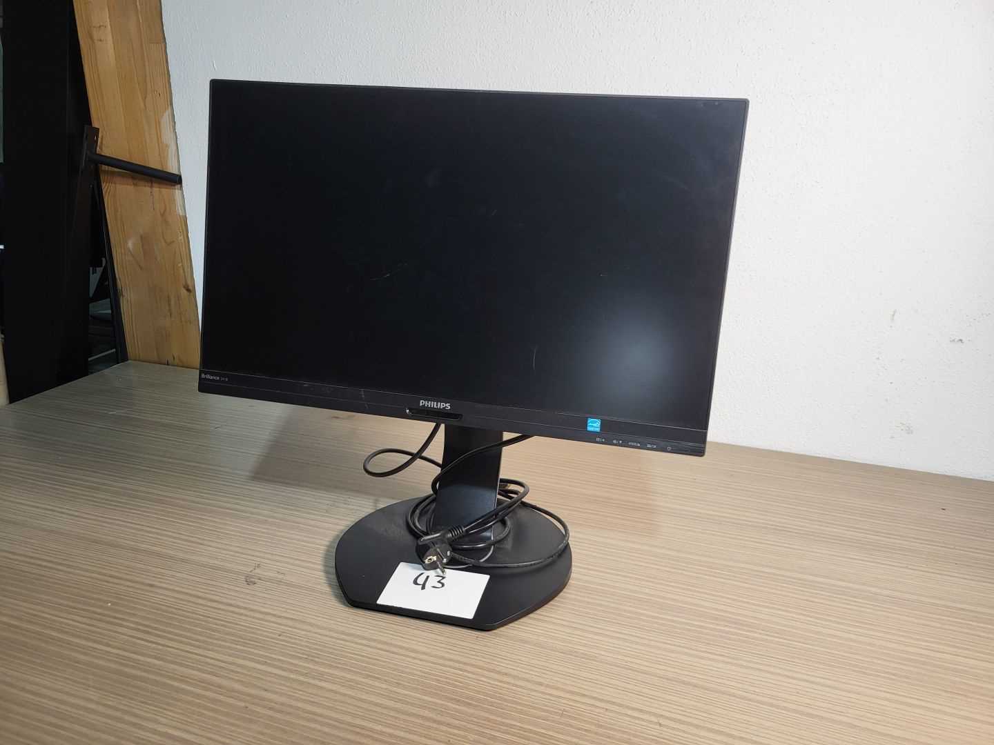 Lot 43 - 24"-Monitor