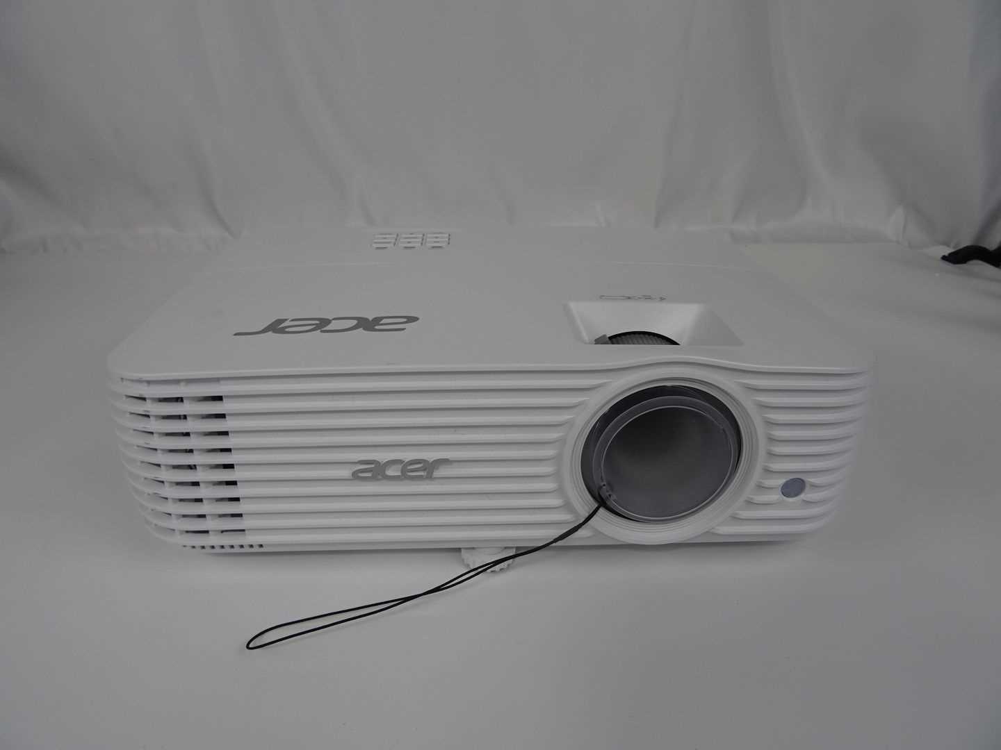 Lot 251 - Beamer Acer H6815BD